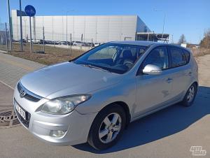 Hyundai i30 2010 in Klaipeda, with an engine capacity of 1.60 L and mileage of 285 thousand km for 1200 €, photo  on AUTOMOTO.COM.LV
