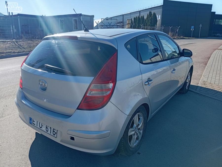Hyundai i30 2010 in Klaipeda, with an engine capacity of 1.60 L and mileage of 285 thousand km for 1200 €, photo 3 on AUTOMOTO.COM.LV