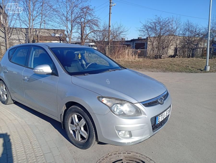 Hyundai i30 2010 in Klaipeda, with an engine capacity of 1.60 L and mileage of 285 thousand km for 1200 €, photo 4 on AUTOMOTO.COM.LV