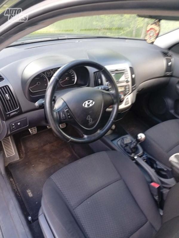 Hyundai i30 2010 in Vilnius, with an engine capacity of 1.60 L and mileage of 241 thousand km for 2200 €, photo 2 on AUTOMOTO.COM.LV