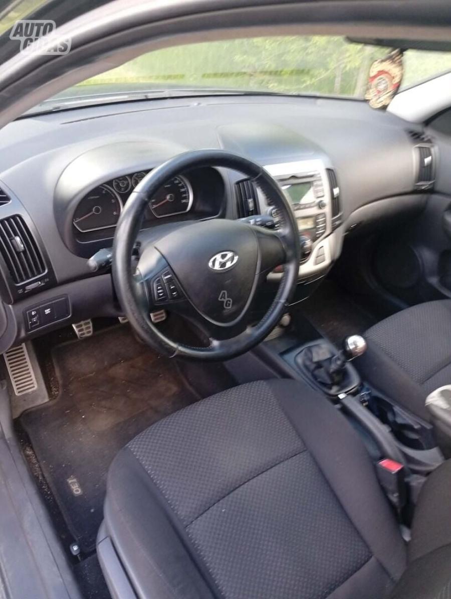 Hyundai i30 2010 Viļņa, ar dzinēja tilpumu 1.60 L un nobraukumu 241 tūkst. km par 2200 €, foto 3 vietnē AUTOMOTO.COM.LV