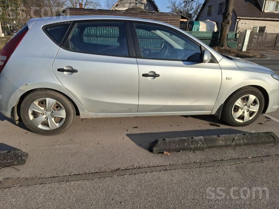 Хендай i30 2010 в Рига, объемом двигателя 1.40 л и пробегом 281 тыс. км за 1780 €, фото 3 на AUTOMOTO.COM.LV