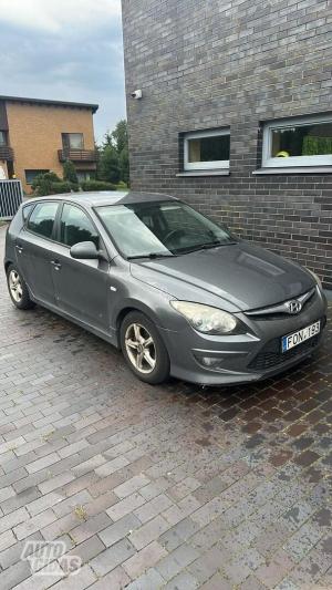 Hyundai i30 2010 Marijampole, ar dzinēja tilpumu 1.60 L un nobraukumu 143 tūkst. km par 1100 €, foto 4 vietnē AUTOMOTO.COM.LV