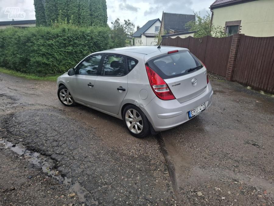 Hyundai i30 2010 in Telschi, with an engine capacity of 1.60 L and mileage of 360 thousand km for 850 €, photo 3 on AUTOMOTO.COM.LV