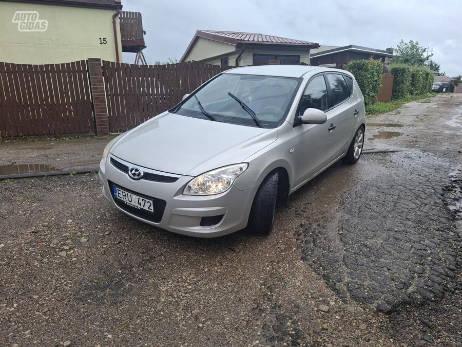 Hyundai i30 2010 in Telschi, with an engine capacity of 1.60 L and mileage of 360 thousand km for 850 €, photo 4 on AUTOMOTO.COM.LV