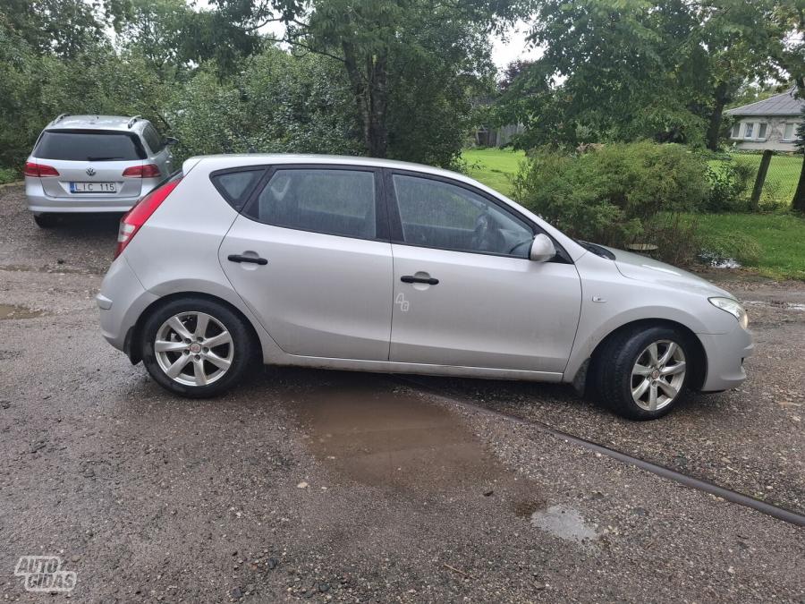 Hyundai i30 2010 in Telschi, with an engine capacity of 1.60 L and mileage of 360 thousand km for 850 €, photo 5 on AUTOMOTO.COM.LV