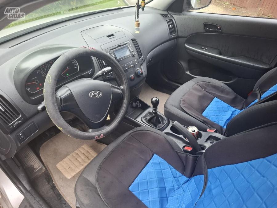 Hyundai i30 2010 in Telschi, with an engine capacity of 1.60 L and mileage of 360 thousand km for 850 €, photo 7 on AUTOMOTO.COM.LV
