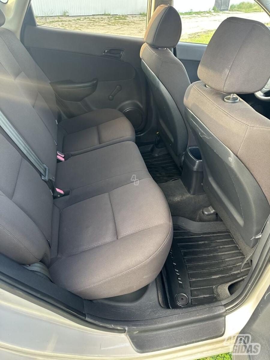 Hyundai i30 2010 Kauņa, ar dzinēja tilpumu 1.60 L un nobraukumu 251 tūkst. km par 1700 €, foto 10 vietnē AUTOMOTO.COM.LV