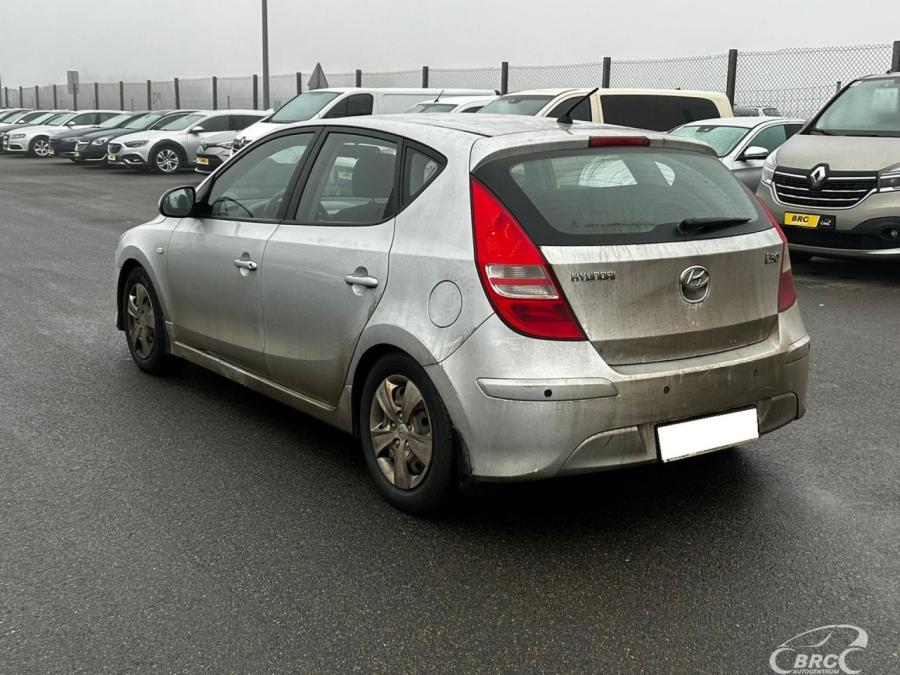 Hyundai i30 2011 Viļņa, ar dzinēja tilpumu 1.40 L un nobraukumu 189 tūkst. km par 1400 €, foto 4 vietnē AUTOMOTO.COM.LV