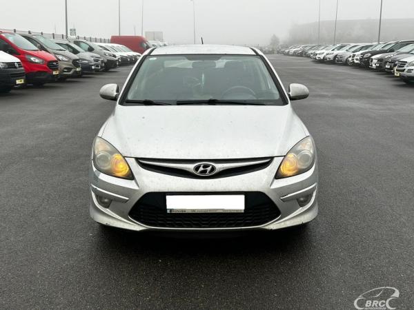 Hyundai i30 2011 in Vilnius, with an engine capacity of 1.40 L and mileage of 189 thousand km for 1400 €, photo 5 on AUTOMOTO.COM.LV