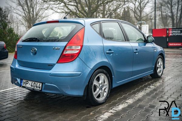 Hyundai i30 2011 in Riga, with an engine capacity of 1.40 L and mileage of 206 thousand km for 2590 €, photo 2 on AUTOMOTO.COM.LV