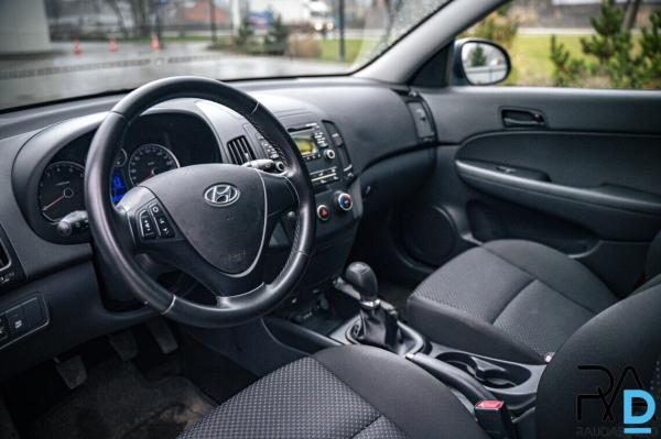 Hyundai i30 2011 in Riga, with an engine capacity of 1.40 L and mileage of 206 thousand km for 2590 €, photo 6 on AUTOMOTO.COM.LV