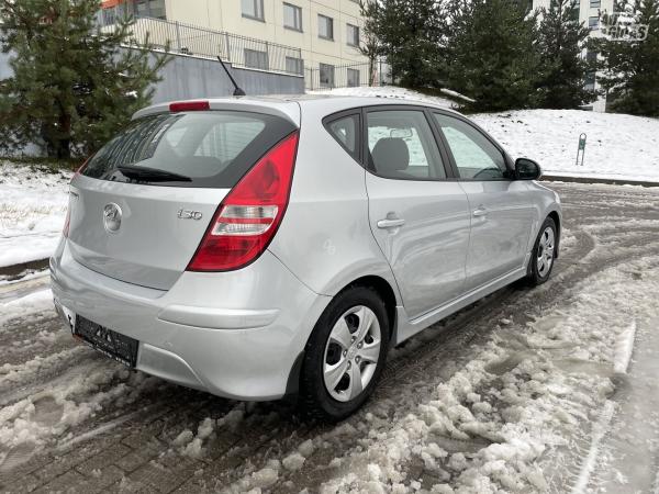 Hyundai i30 2011 in Vilnius, with an engine capacity of 1.60 L and mileage of 118 thousand km for 3700 €, photo 7 on AUTOMOTO.COM.LV