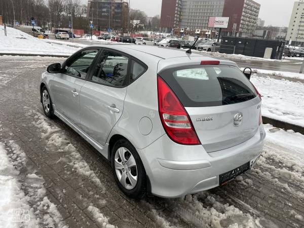 Hyundai i30 2011 in Vilnius, with an engine capacity of 1.60 L and mileage of 118 thousand km for 3700 €, photo 10 on AUTOMOTO.COM.LV