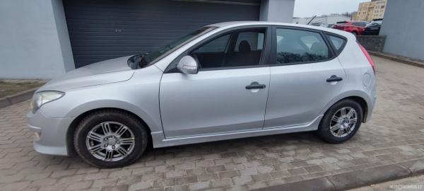 Hyundai i30 2011 in Vilnius, with an engine capacity of 1.60 L and mileage of 169 thousand km for 2000 €, photo 2 on AUTOMOTO.COM.LV