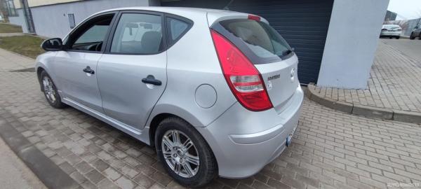 Hyundai i30 2011 in Vilnius, with an engine capacity of 1.60 L and mileage of 169 thousand km for 2000 €, photo 4 on AUTOMOTO.COM.LV
