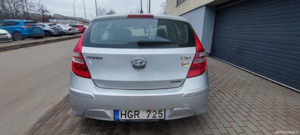 Hyundai i30 2011 in Vilnius, with an engine capacity of 1.60 L and mileage of 169 thousand km for 2000 €, photo 5 on AUTOMOTO.COM.LV