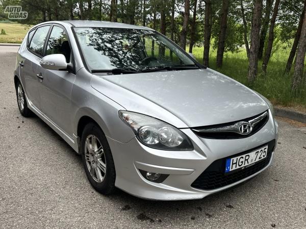 Hyundai i30 2011 in Vilnius, with an engine capacity of 1.60 L and mileage of 175 thousand km for 2300 €, photo 1 on AUTOMOTO.COM.LV