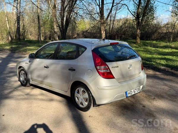 Hyundai i30 2011 in Riga, with an engine capacity of 1.40 L and mileage of 0 thousand km for 2599 €, photo 3 on AUTOMOTO.COM.LV