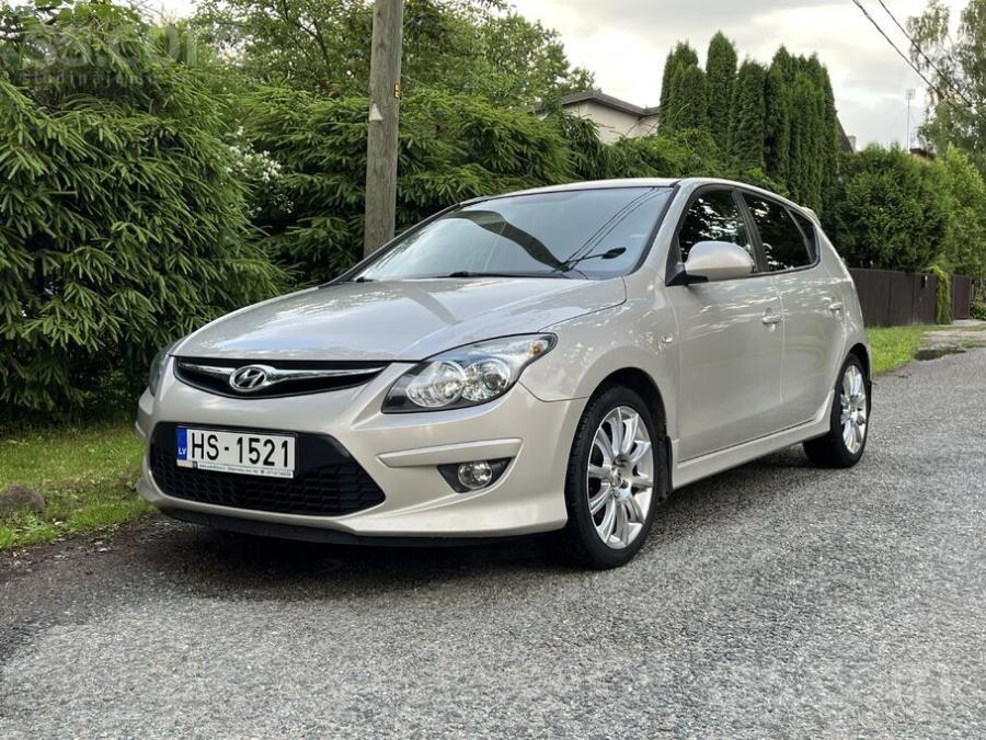 Hyundai i30 2011 in Riga, with an engine capacity of 1.40 L and mileage of 137 thousand km for 3200 €, photo 3 on AUTOMOTO.COM.LV