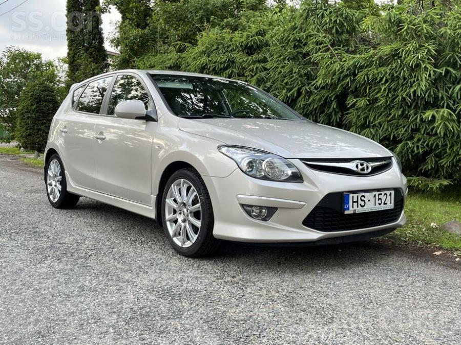 Hyundai i30 2011 in Riga, with an engine capacity of 1.40 L and mileage of 137 thousand km for 3200 €, photo 4 on AUTOMOTO.COM.LV