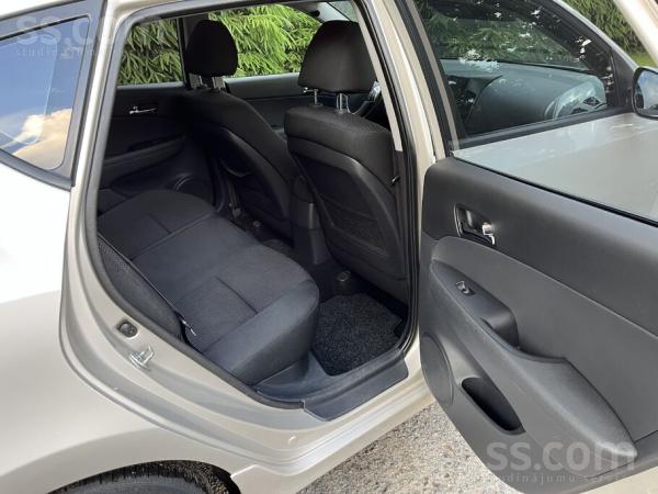 Hyundai i30 2011 in Riga, with an engine capacity of 1.40 L and mileage of 137 thousand km for 3200 €, photo 6 on AUTOMOTO.COM.LV