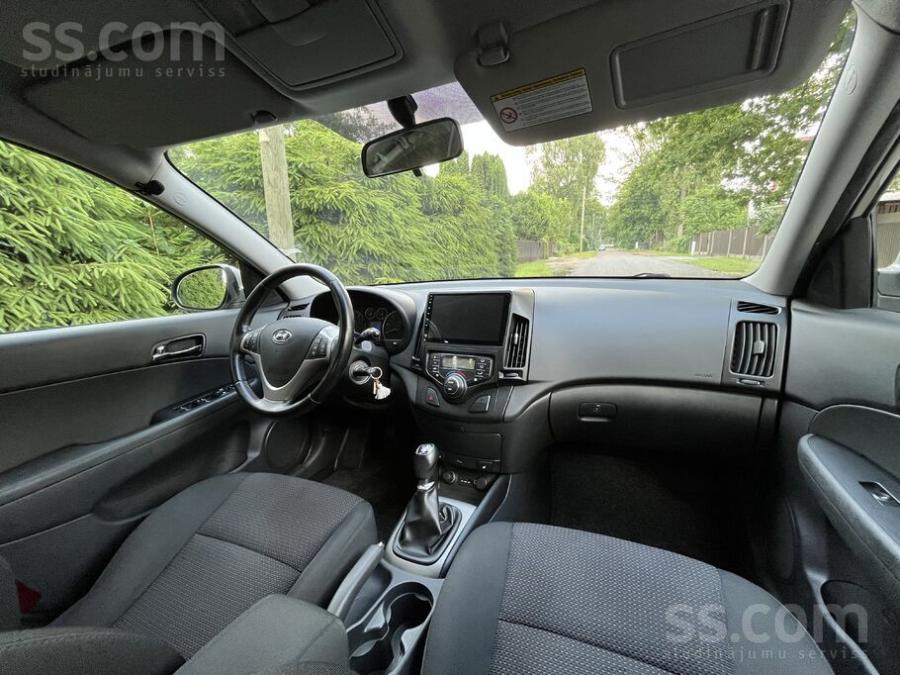 Hyundai i30 2011 in Riga, with an engine capacity of 1.40 L and mileage of 137 thousand km for 3200 €, photo 8 on AUTOMOTO.COM.LV