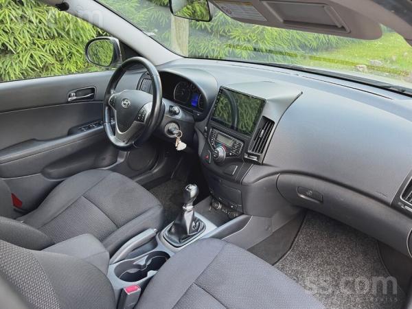 Hyundai i30 2011 in Riga, with an engine capacity of 1.40 L and mileage of 137 thousand km for 3200 €, photo 8 on AUTOMOTO.COM.LV