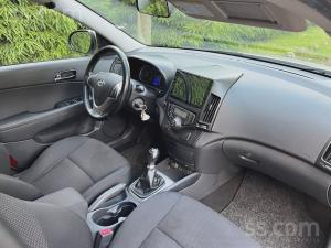 Hyundai i30 2011 in Riga, with an engine capacity of 1.40 L and mileage of 137 thousand km for 3200 €, photo 9 on AUTOMOTO.COM.LV