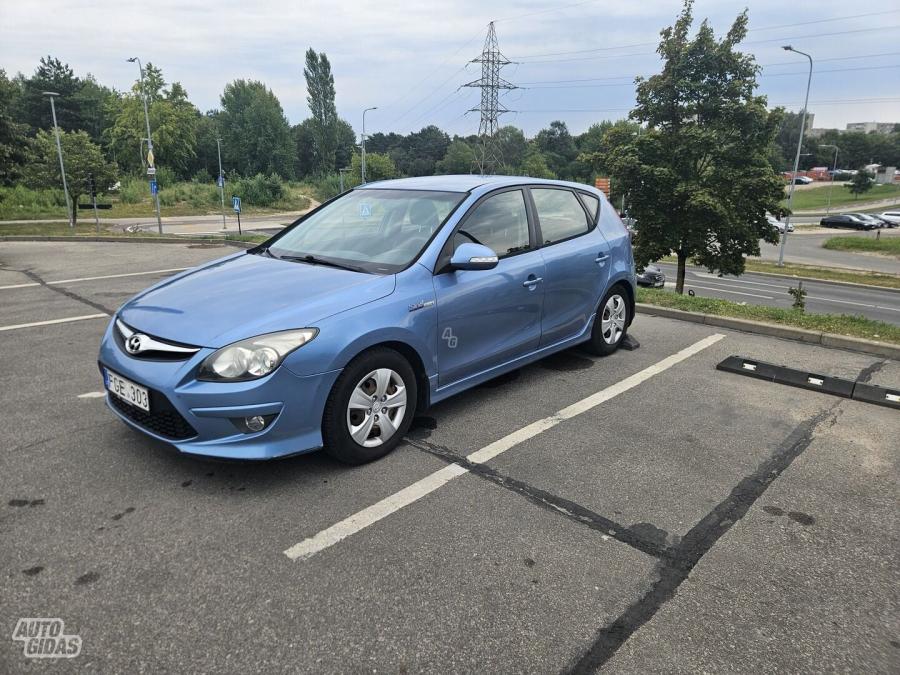 Hyundai i30 2011 in Vilnius, with an engine capacity of 1.60 L and mileage of 295 thousand km for 1500 €, photo 5 on AUTOMOTO.COM.LV