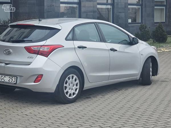 Hyundai i30 2012 in Vilnius, with an engine capacity of 1.40 L and mileage of 200 thousand km for 2800 €, photo 4 on AUTOMOTO.COM.LV