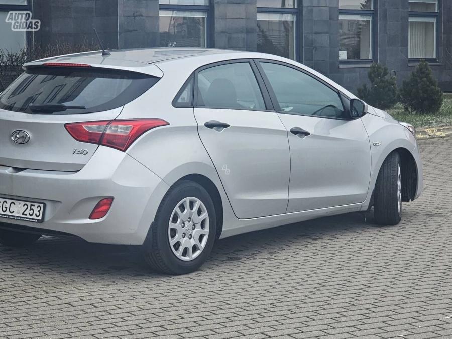 Хендай i30 2012 в Вильнюс, объемом двигателя 1.40 л и пробегом 200 тыс. км за 2800 €, фото 5 на AUTOMOTO.COM.LV
