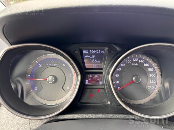 Hyundai i30 2013 in Riga, with an engine capacity of 1.60 L and mileage of 208 thousand km for 3600 €, photo 5 on AUTOMOTO.COM.LV