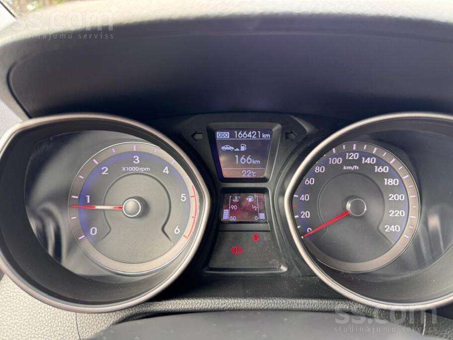 Hyundai i30 2013 in Riga, with an engine capacity of 1.60 L and mileage of 208 thousand km for 3600 €, photo 6 on AUTOMOTO.COM.LV
