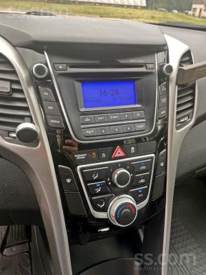 Hyundai i30 2014 in Talsi, with an engine capacity of 1.40 L and mileage of 203 thousand km for 4000 €, photo 6 on AUTOMOTO.COM.LV
