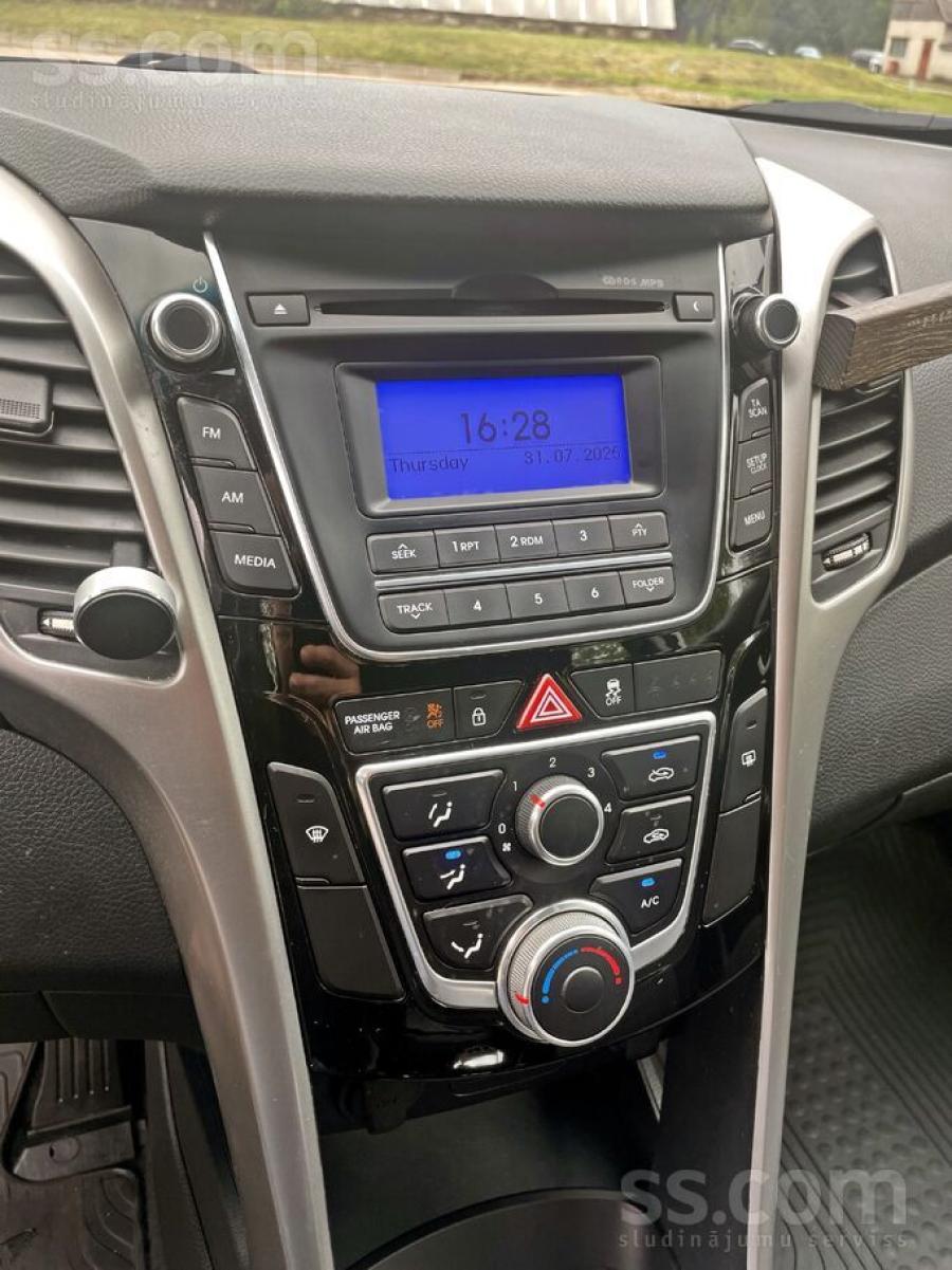 Hyundai i30 2014 in Talsi, with an engine capacity of 1.40 L and mileage of 203 thousand km for 4000 €, photo 6 on AUTOMOTO.COM.LV