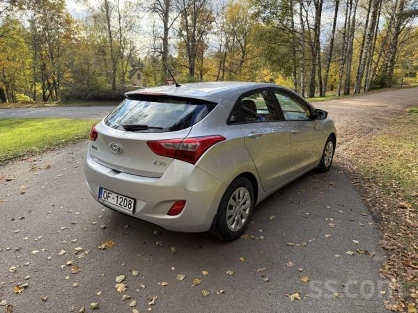 Hyundai i30 2016 in Cesis, with an engine capacity of 1.40 L and mileage of 281 thousand km for 4290 €, photo 6 on AUTOMOTO.COM.LV