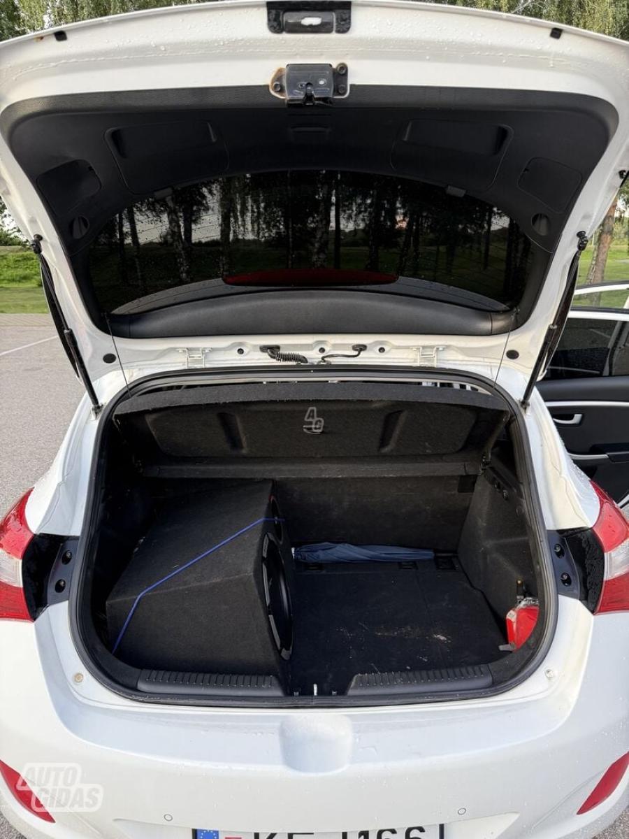 Hyundai i30 2016 in Vilnius, with an engine capacity of 1.60 L and mileage of 96 thousand km for 7000 €, photo 11 on AUTOMOTO.COM.LV