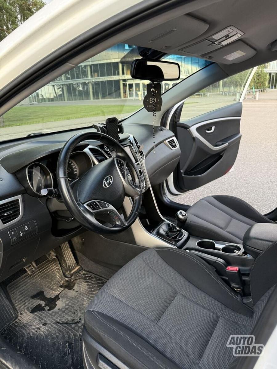 Hyundai i30 2016 in Vilnius, with an engine capacity of 1.60 L and mileage of 96 thousand km for 7000 €, photo 12 on AUTOMOTO.COM.LV