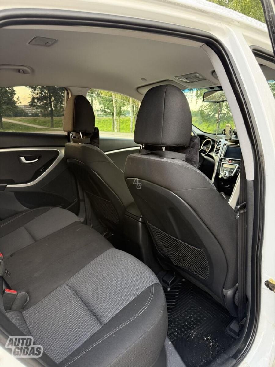 Hyundai i30 2016 in Vilnius, with an engine capacity of 1.60 L and mileage of 96 thousand km for 7000 €, photo 7 on AUTOMOTO.COM.LV