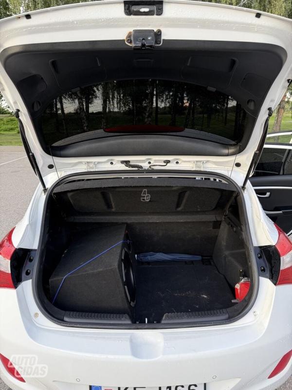 Hyundai i30 2016 in Vilnius, with an engine capacity of 1.60 L and mileage of 96 thousand km for 7000 €, photo 10 on AUTOMOTO.COM.LV