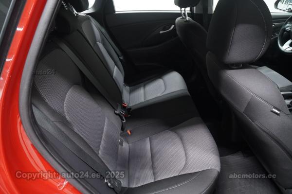 Hyundai i30 2017 Tallina, ar dzinēja tilpumu 1.40 L un nobraukumu 105 tūkst. km par 11490 €, foto 11 vietnē AUTOMOTO.COM.LV