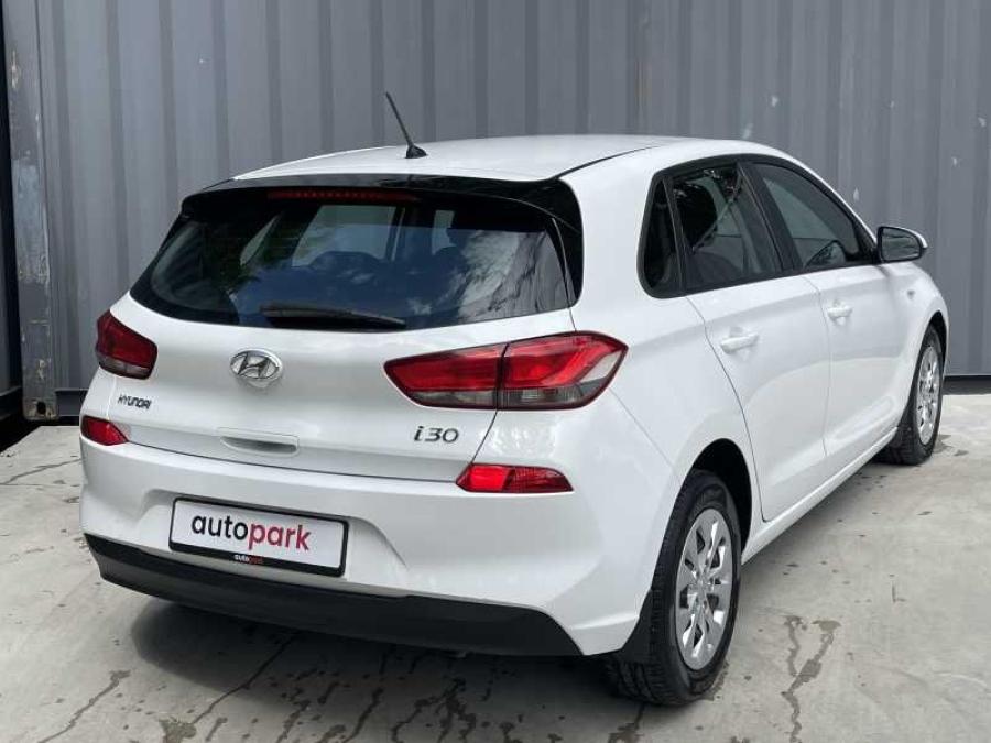 Hyundai i30 2018 in Vilnius, with an engine capacity of 1.37 L and mileage of 136 thousand km for 6990 €, photo 4 on AUTOMOTO.COM.LV