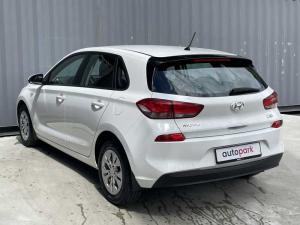 Hyundai i30 2018 in Vilnius, with an engine capacity of 1.37 L and mileage of 136 thousand km for 6990 €, photo 5 on AUTOMOTO.COM.LV