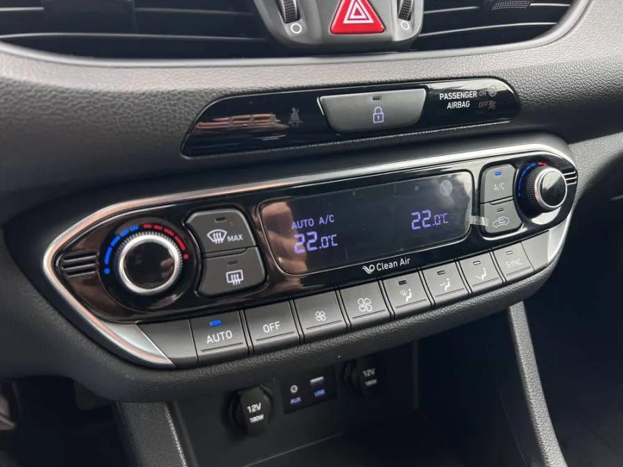Hyundai i30 2018 in Riga, with an engine capacity of 1.60 L and mileage of 96 thousand km for 10550 €, photo 18 on AUTOMOTO.COM.LV