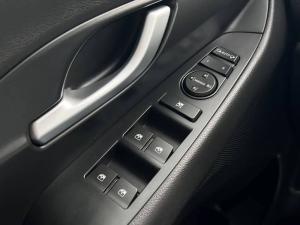 Hyundai i30 2018 in Riga, with an engine capacity of 1.60 L and mileage of 96 thousand km for 10550 €, photo 26 on AUTOMOTO.COM.LV