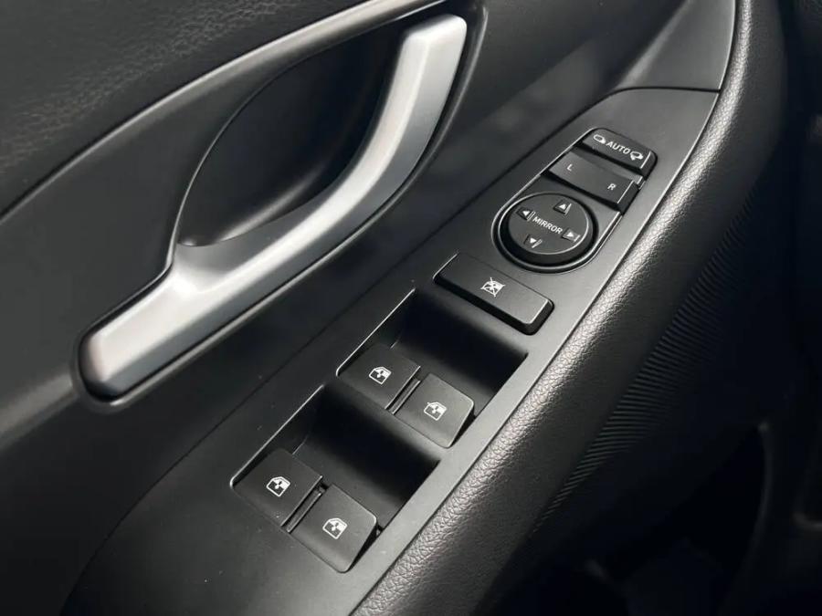 Hyundai i30 2018 in Riga, with an engine capacity of 1.60 L and mileage of 96 thousand km for 10550 €, photo 26 on AUTOMOTO.COM.LV