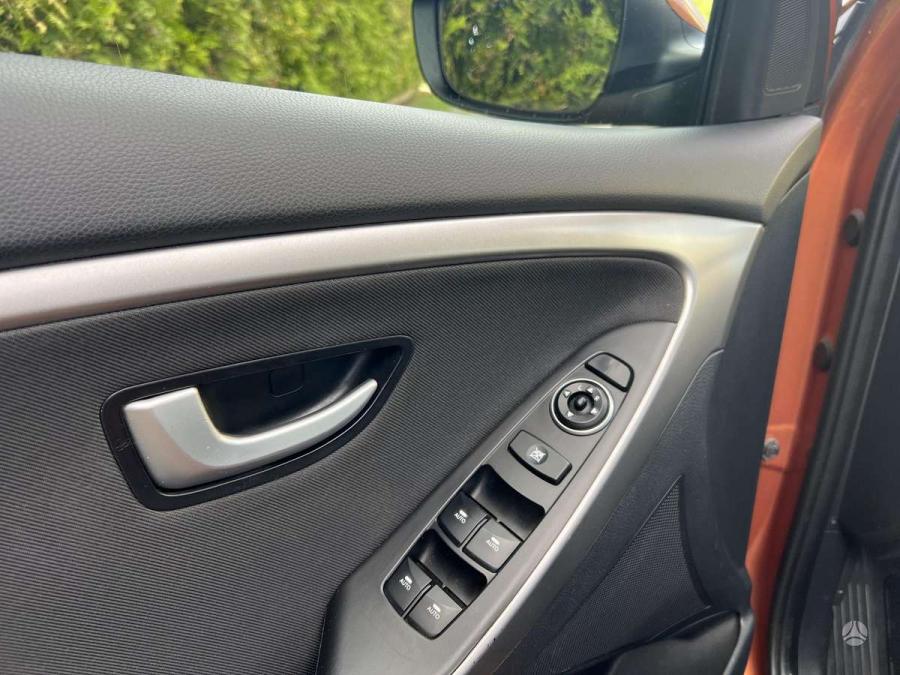 Orange Hyundai i30 2017 in Vilnius, with an engine capacity of 1.59 L and mileage of 240 thousand km for 5500 €, photo 12 on AUTOMOTO.COM.LV