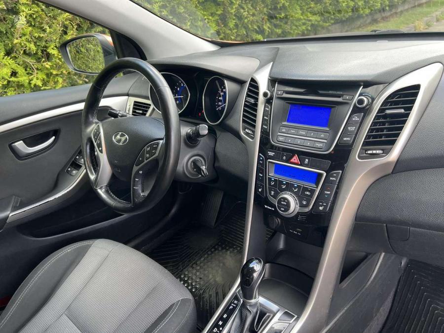 Orange Hyundai i30 2017 in Vilnius, with an engine capacity of 1.59 L and mileage of 240 thousand km for 5500 €, photo 16 on AUTOMOTO.COM.LV