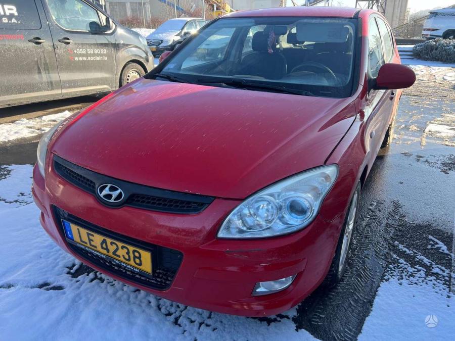 Sarkans Hyundai i30 2008 Marijampole, ar dzinēja tilpumu 1.59 L un nobraukumu 200 tūkst. km par 1999 €, foto 1 vietnē AUTOMOTO.COM.LV